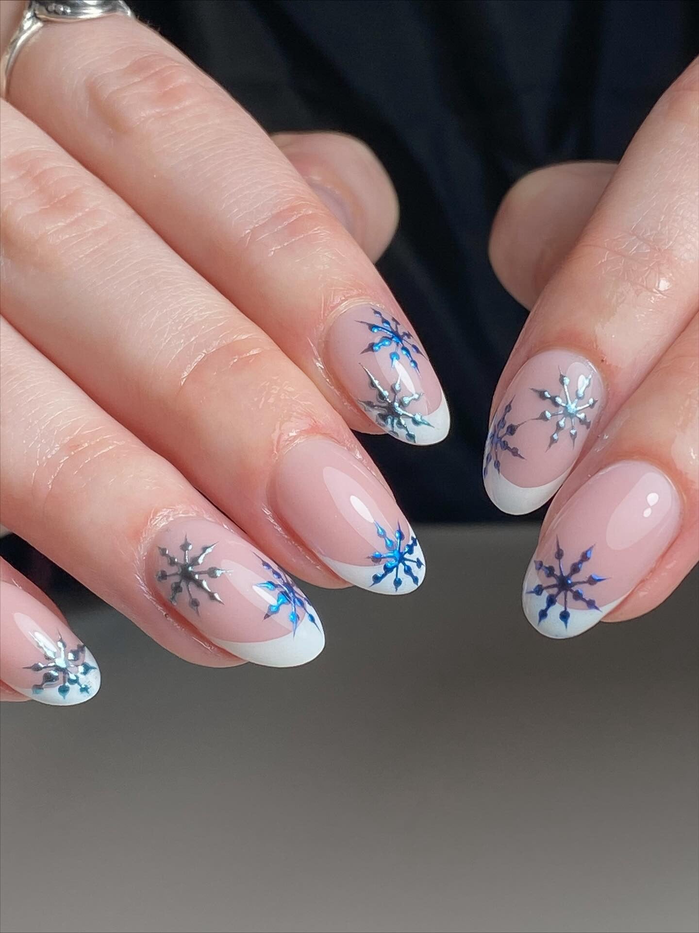 20 Winter Snowflake Nail Ideas 2026 – CreativeBooster