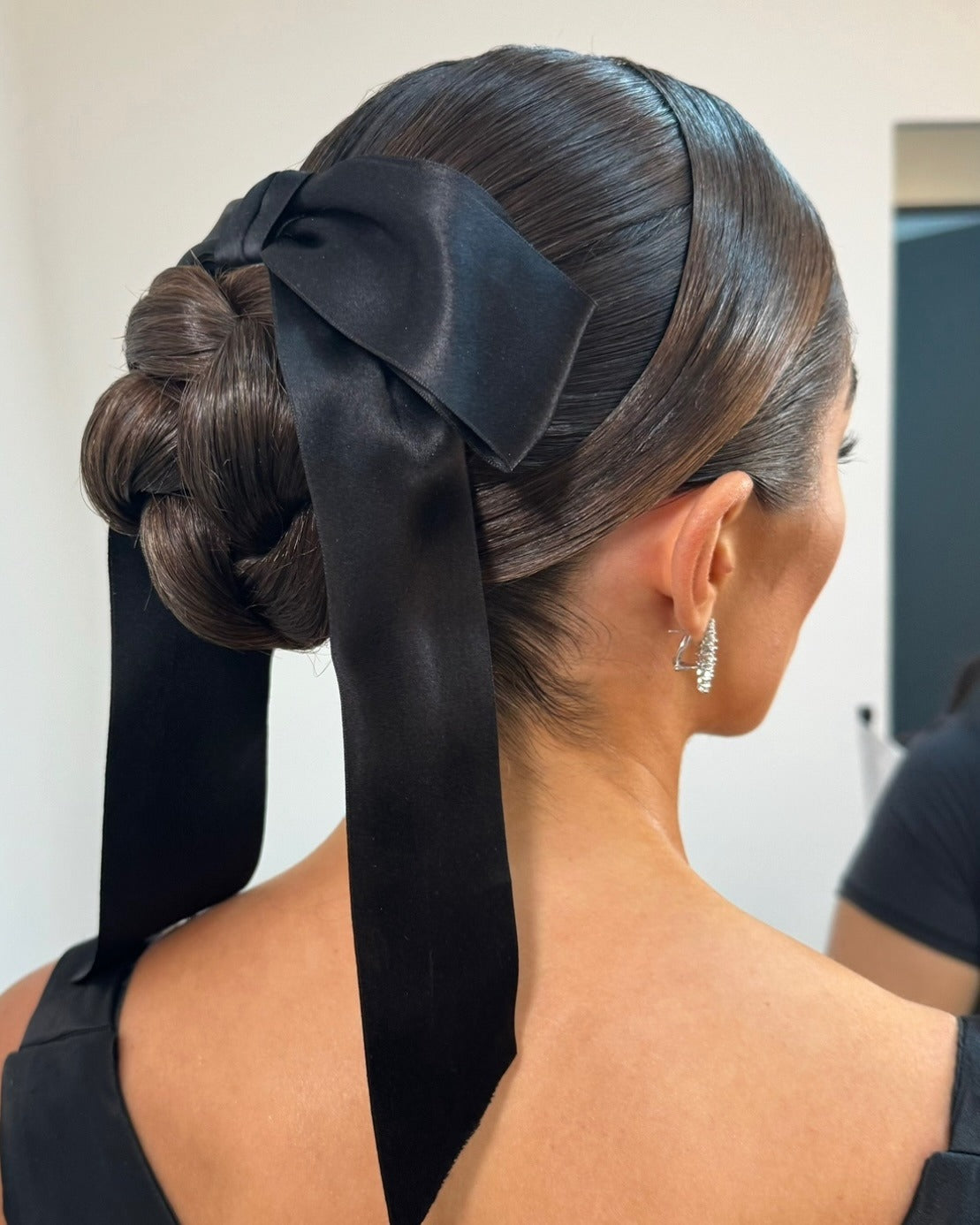 13 Sleek Hairstyles for Smooth Sophistication – CreativeBooster