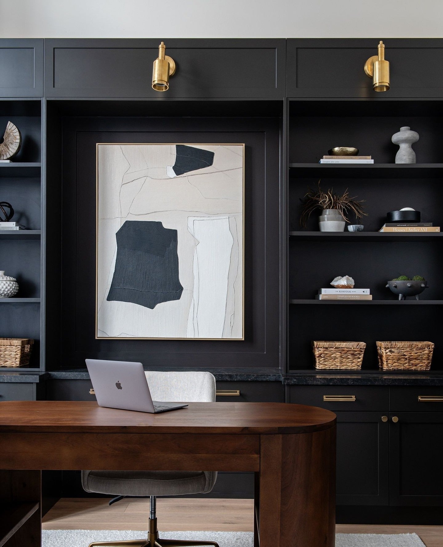 13 Black Office Ideas That Mix Comfort and Class – CreativeBooster