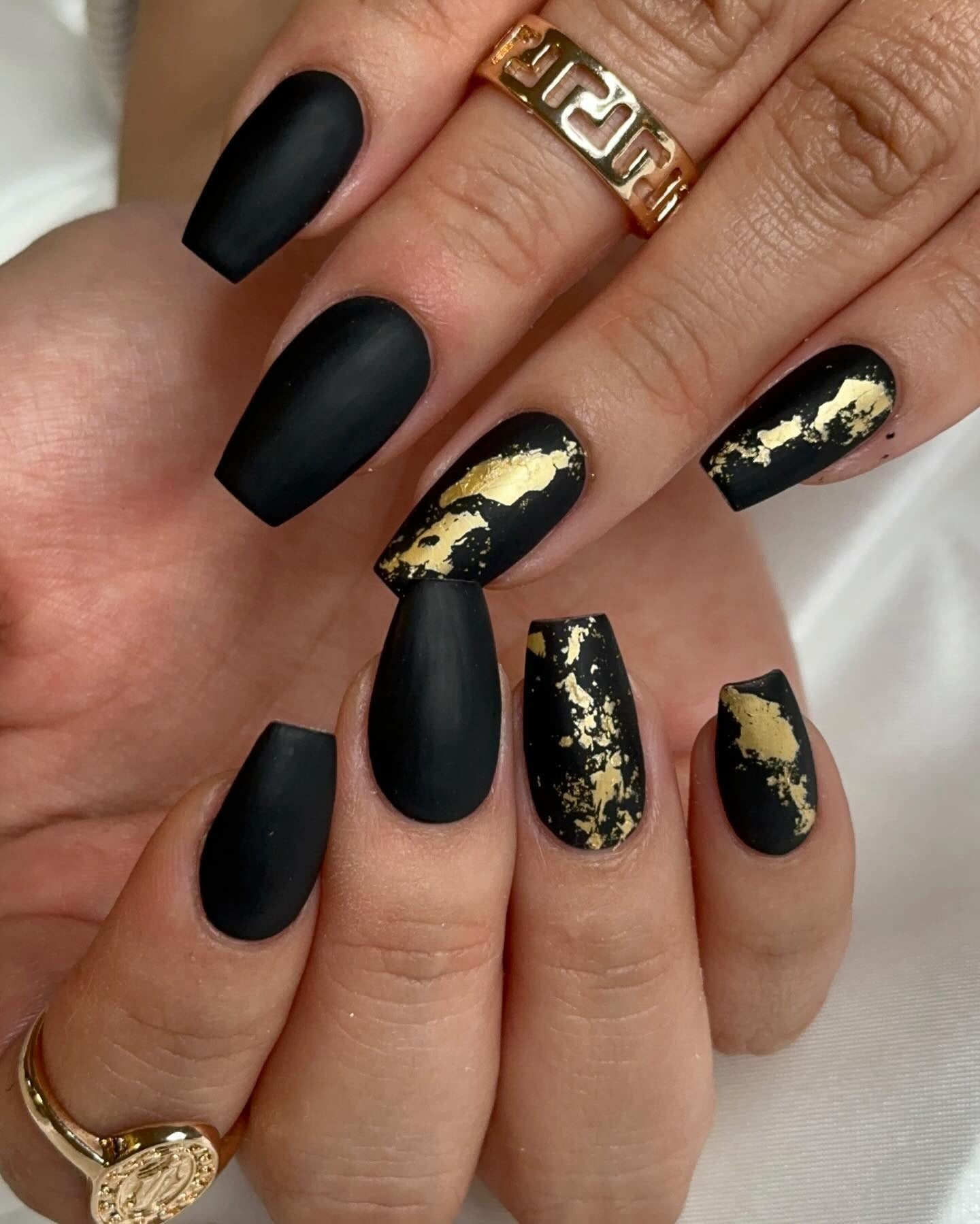 16 Classy Matte Black Nail Ideas – CreativeBooster