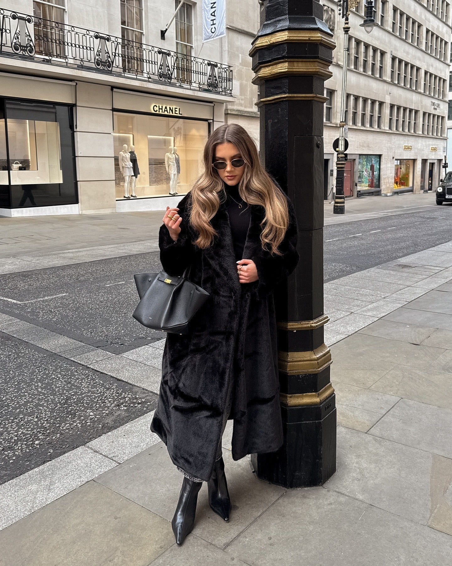 15 Trendy All Black Outfits for Women 2025 Fashion Tips – CreativeBooster