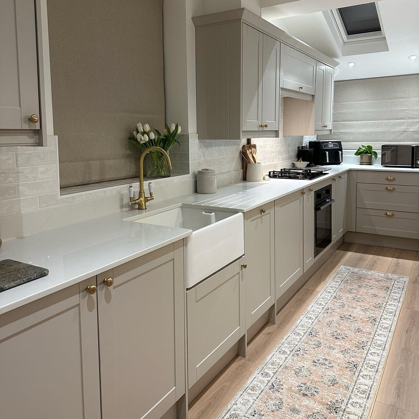 15 Calm and Classy Neutral Kitchen Ideas – CreativeBooster