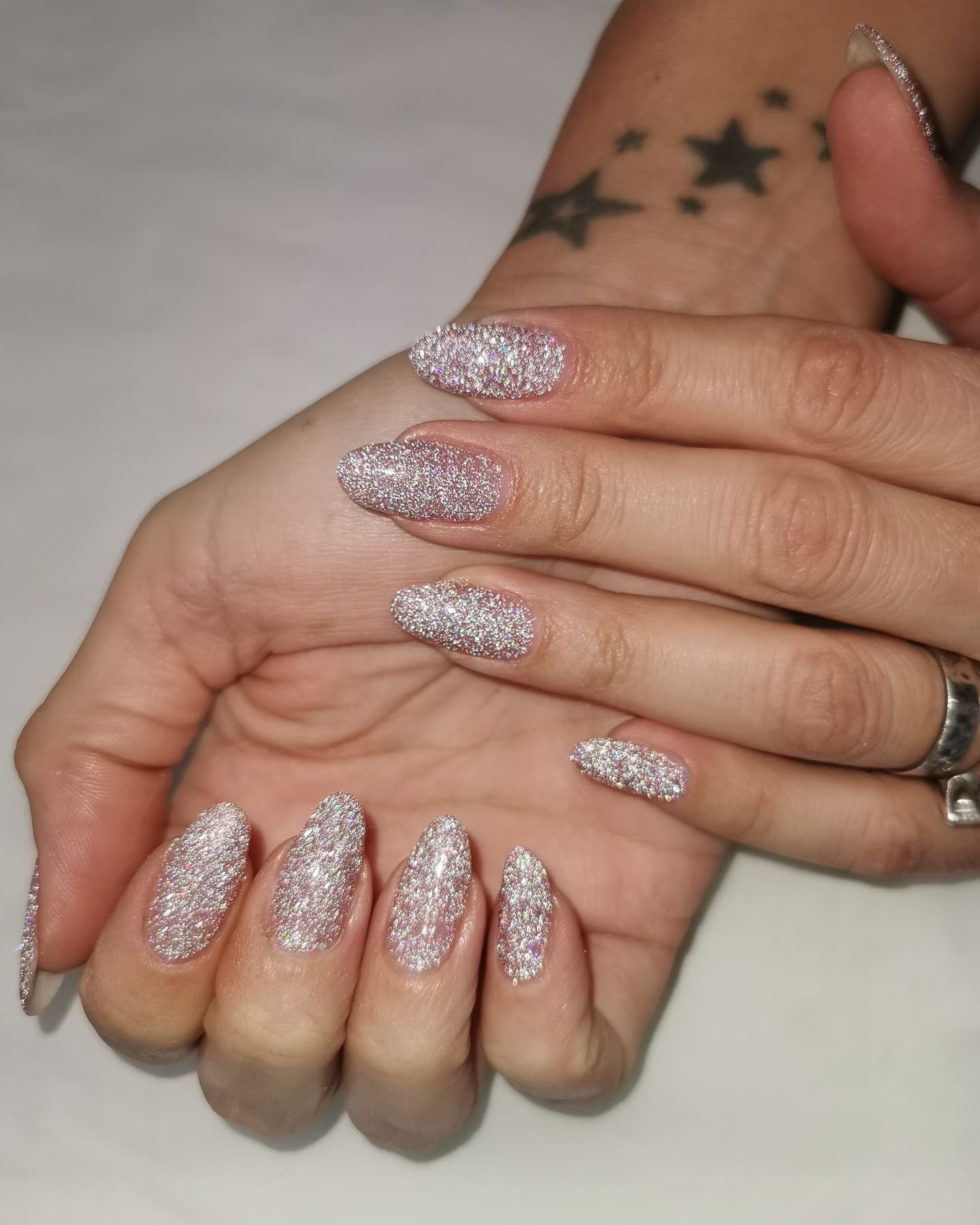 13 Sparkly Nail Ideas for Instant Glam Vibes – CreativeBooster