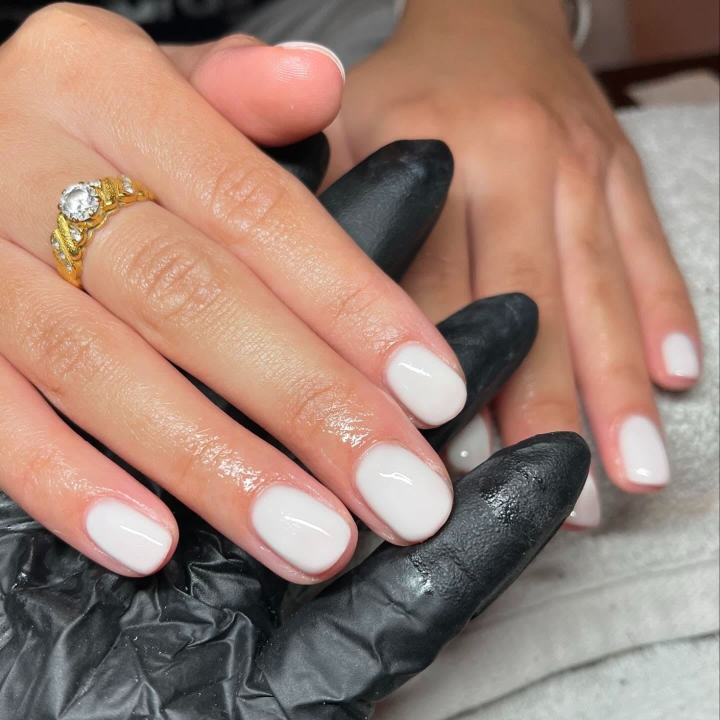 13 Short White Nail Ideas for 2026 – CreativeBooster