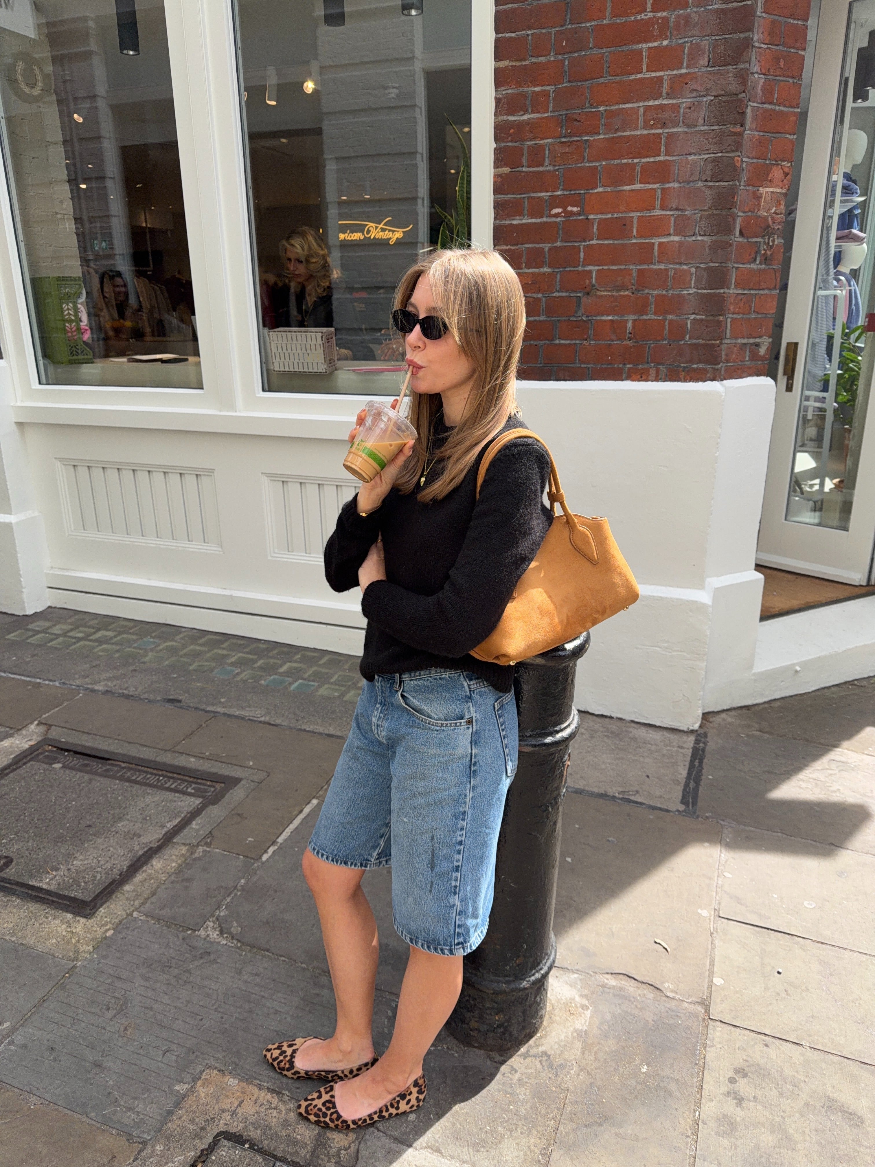 15 Fashionable Coffee Date Outfits – CreativeBooster