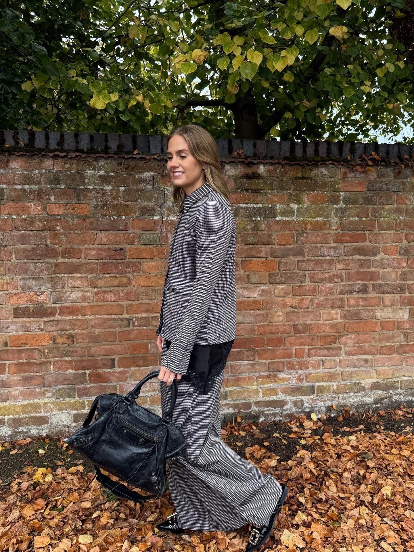 15 Minimal Business Casual Outfits for Clean, Effortless Style ...