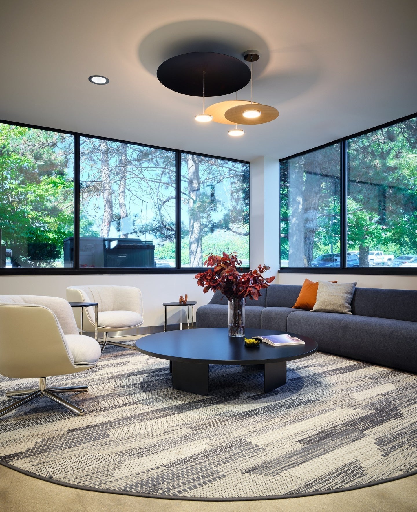 13 Refreshing Lounge Office Room Ideas That Feel Elevated – CreativeBooster