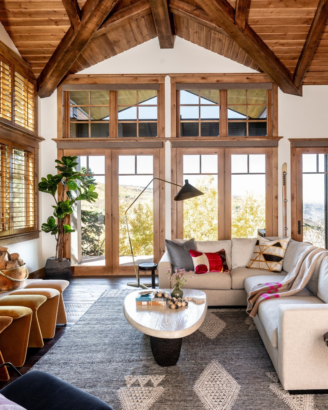 14 Cabin Living Room Ideas for Relaxed Style – CreativeBooster