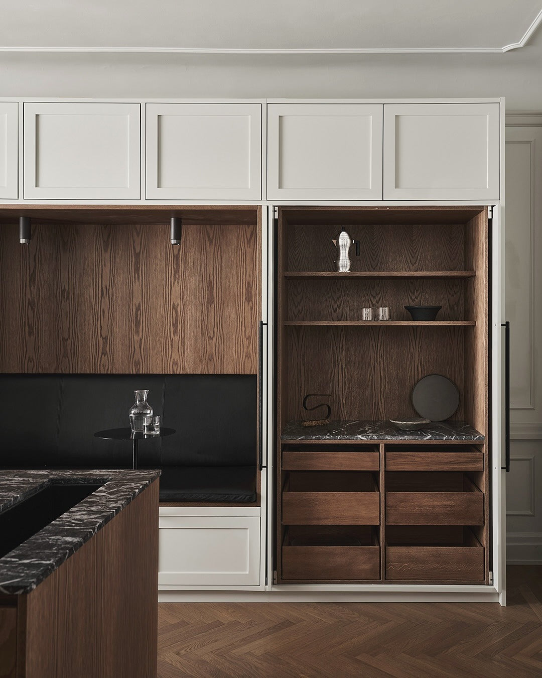 13 Dark Wood Kitchen Ideas That Don’t Feel Dated – CreativeBooster
