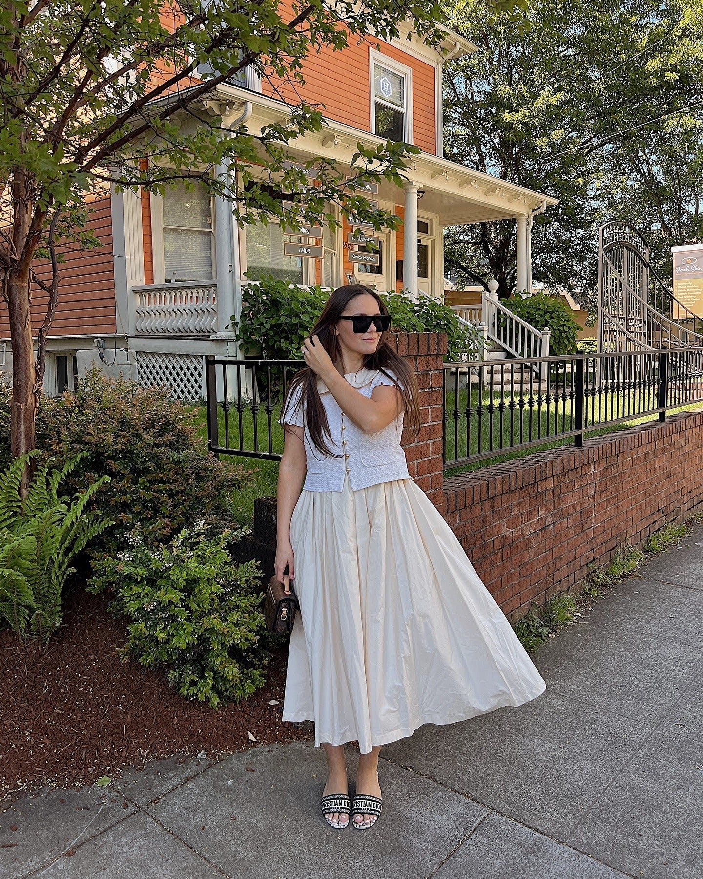 15 Modest Outfit Styles That Work All Year – CreativeBooster