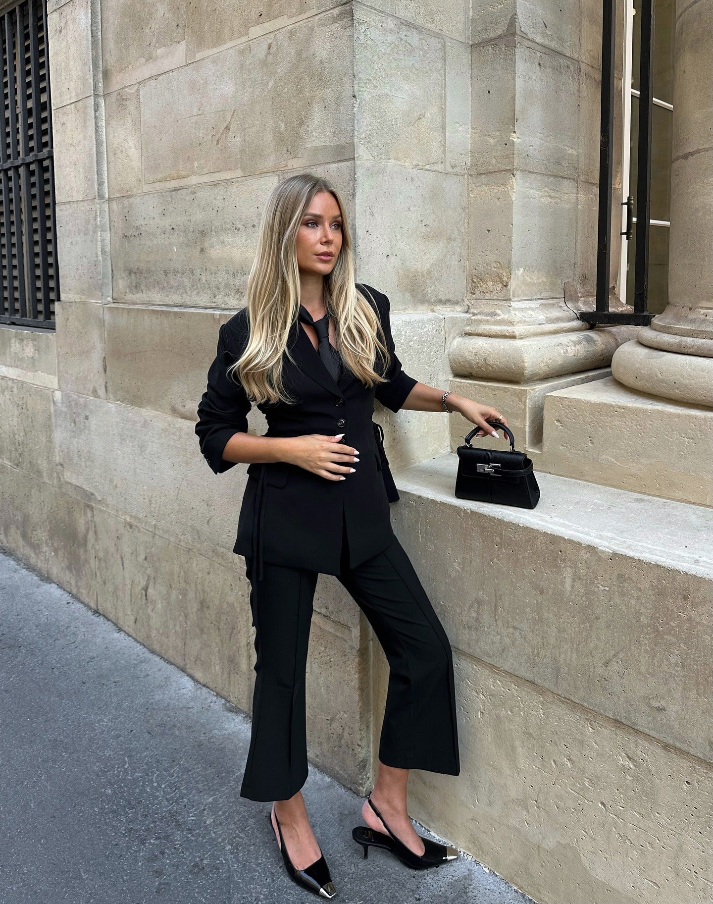 15 Refined Office Outfit Inspirations for Women to Try Now ...