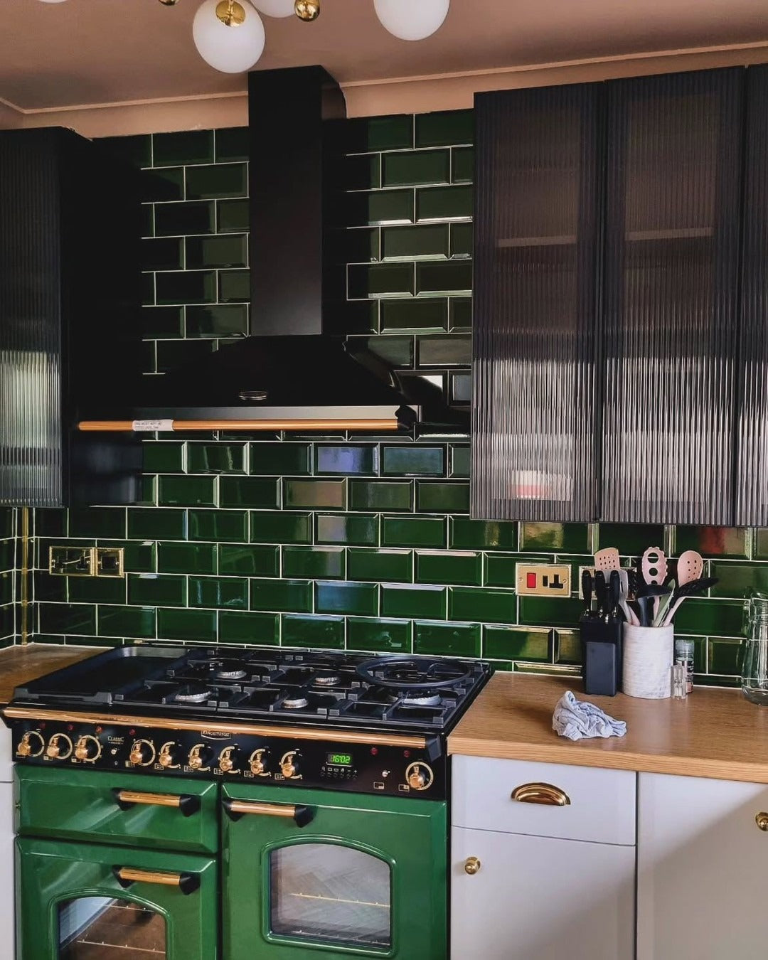 15 Elegant Green Tiles Kitchen Ideas 2026 – CreativeBooster