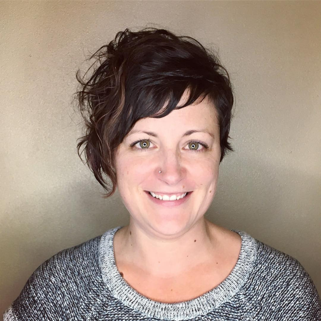 13 Asymmetrical Hairstyle Shapes to Try – CreativeBooster