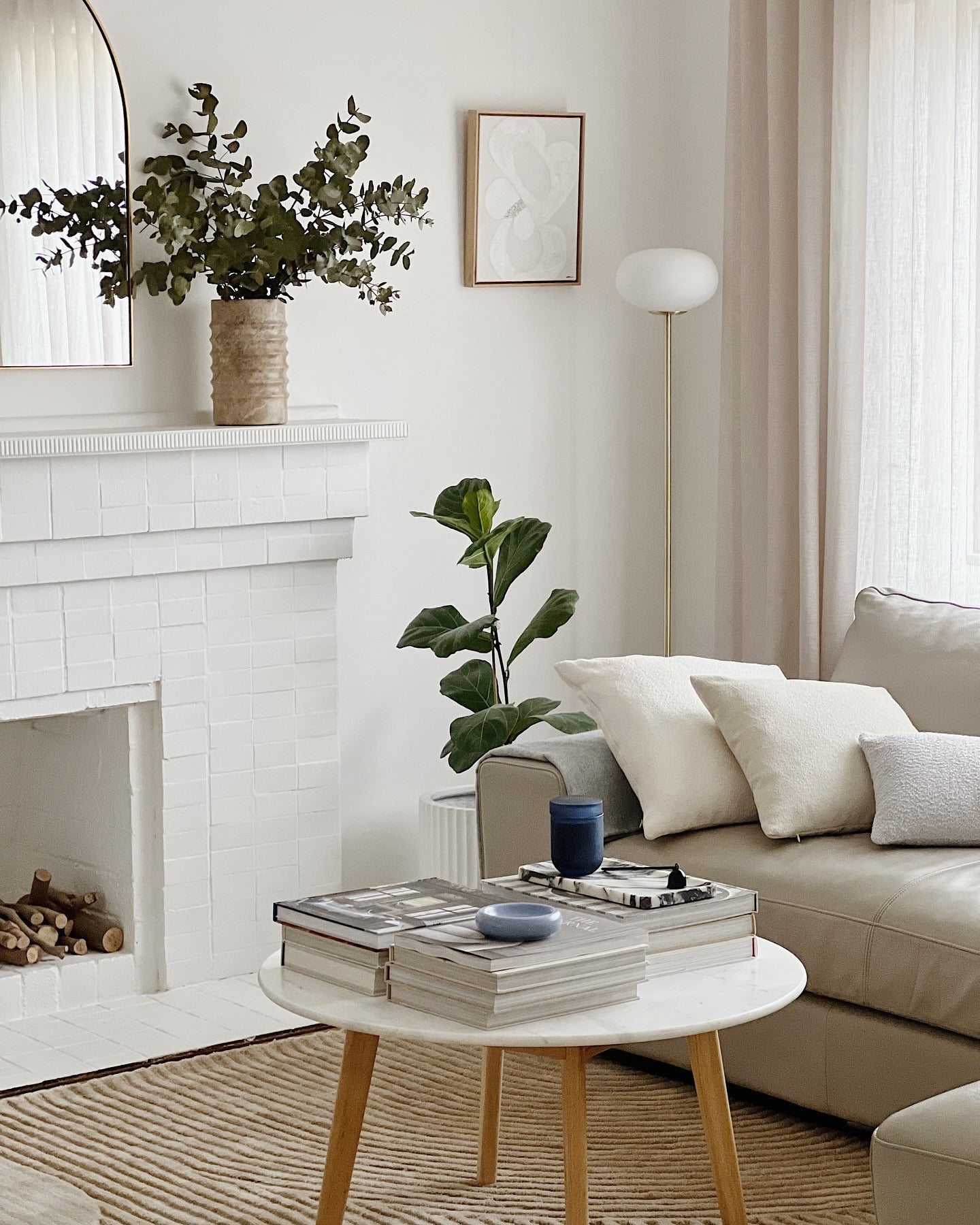 15 Minimal Living Room Ideas with Calm Energy – CreativeBooster