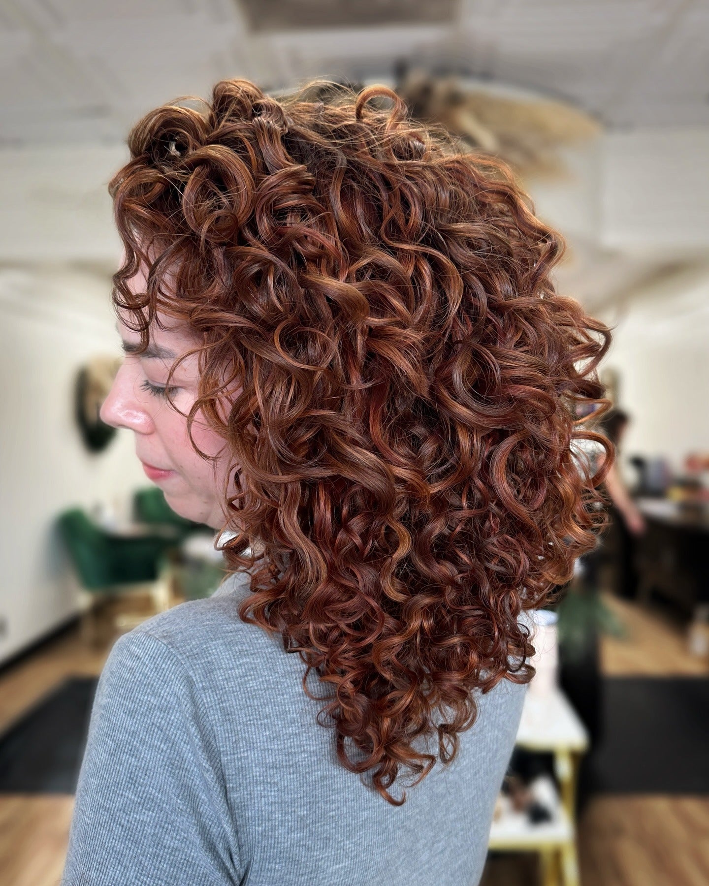 13 Layered Curly Hairstyles to Try in 2026 – CreativeBooster