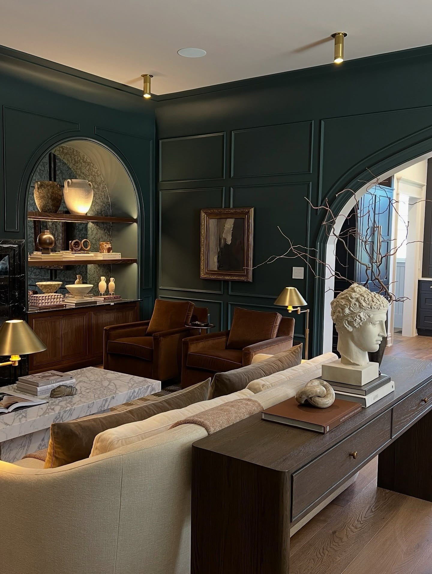 15 Masculine Living Room Ideas That Set the Mood – CreativeBooster